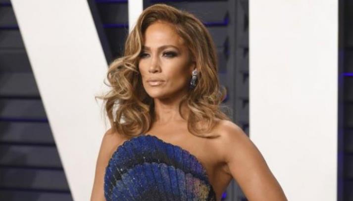 (ФОТО) Џенифер Лопез го воодушевува машкиот свет - IPortal