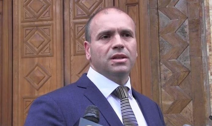 Нечесниот Максим - IPortal